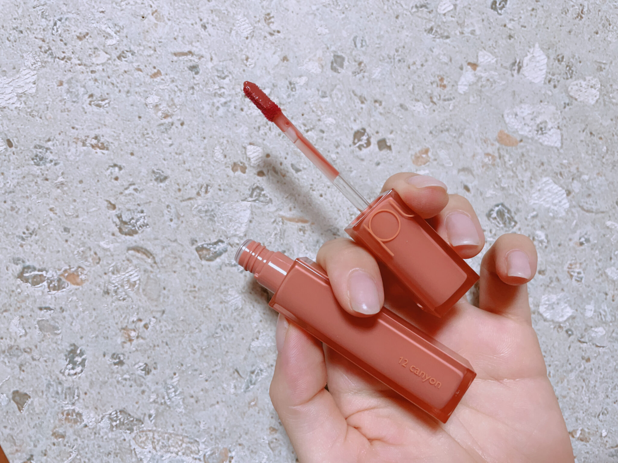 rom&nd（ロムアンド）ベストコスメ受賞の「デュイフルウォーターティント」から透明感のあるツヤ唇を演出できる“ミュートラルヌードカラーティント”が新発売！ | 韓国情報サイトchocomoti